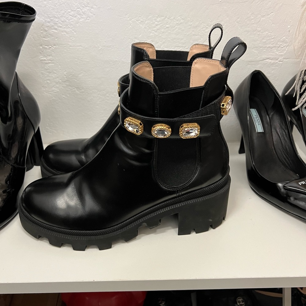 Gucci Leather Boots With Belt . - Gem